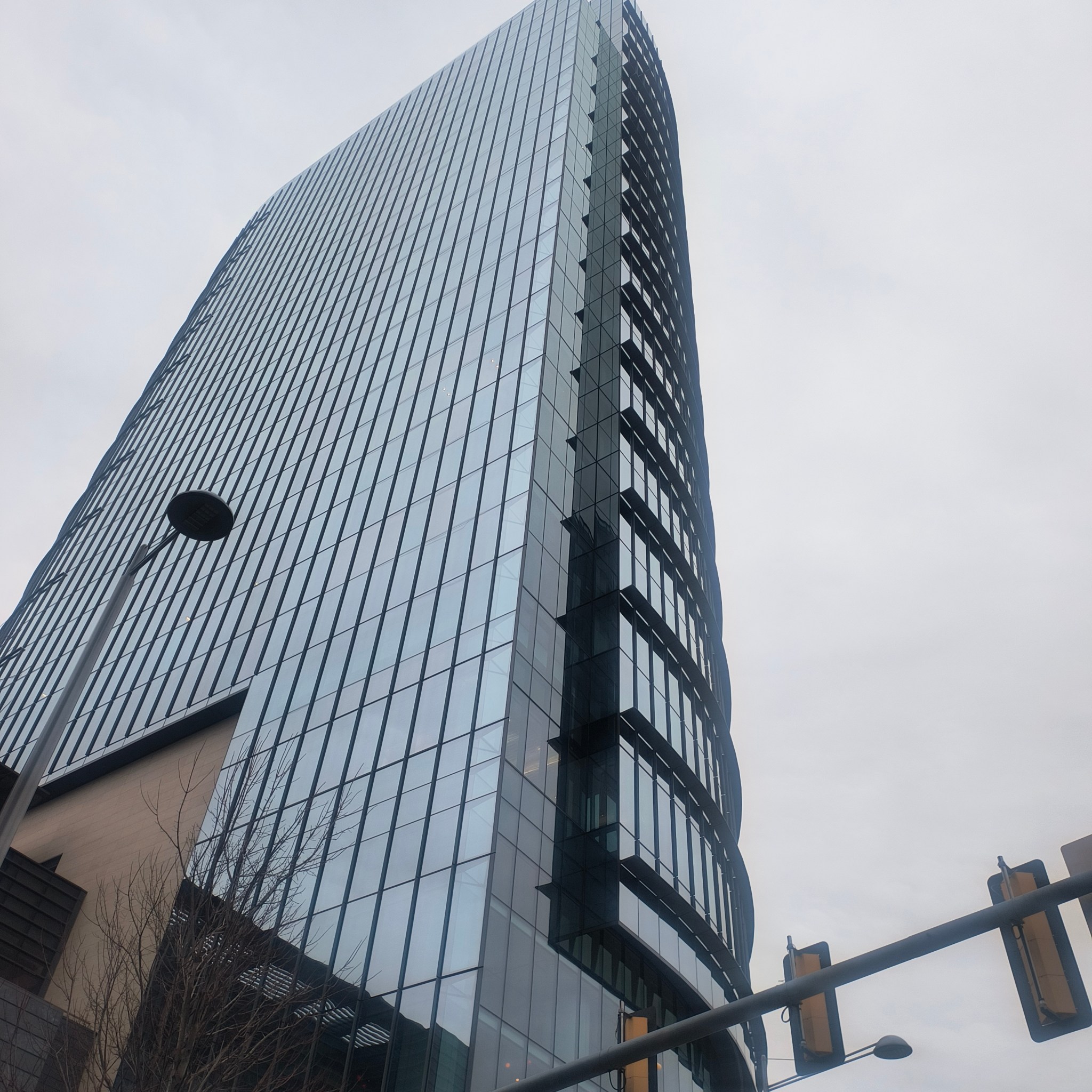 Capital One Tower Taken with a Motorola Edge 2023 – My Game Reviews